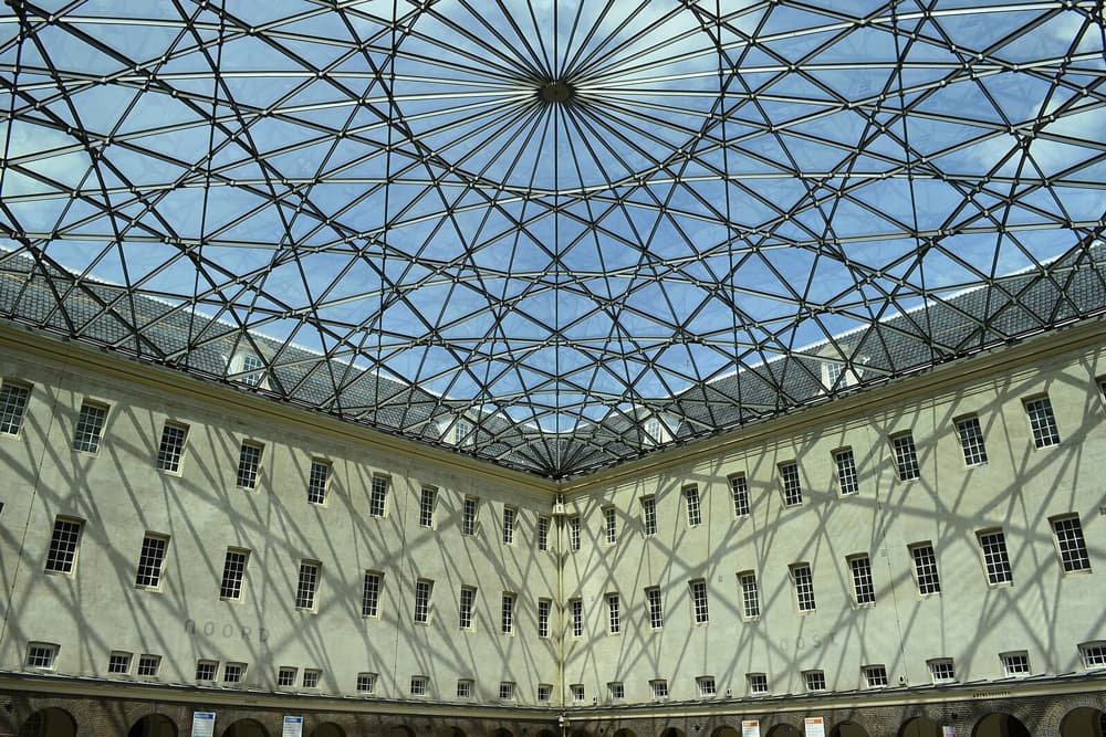 A Primer On The Form And Behaviour Of Gridshell Structures